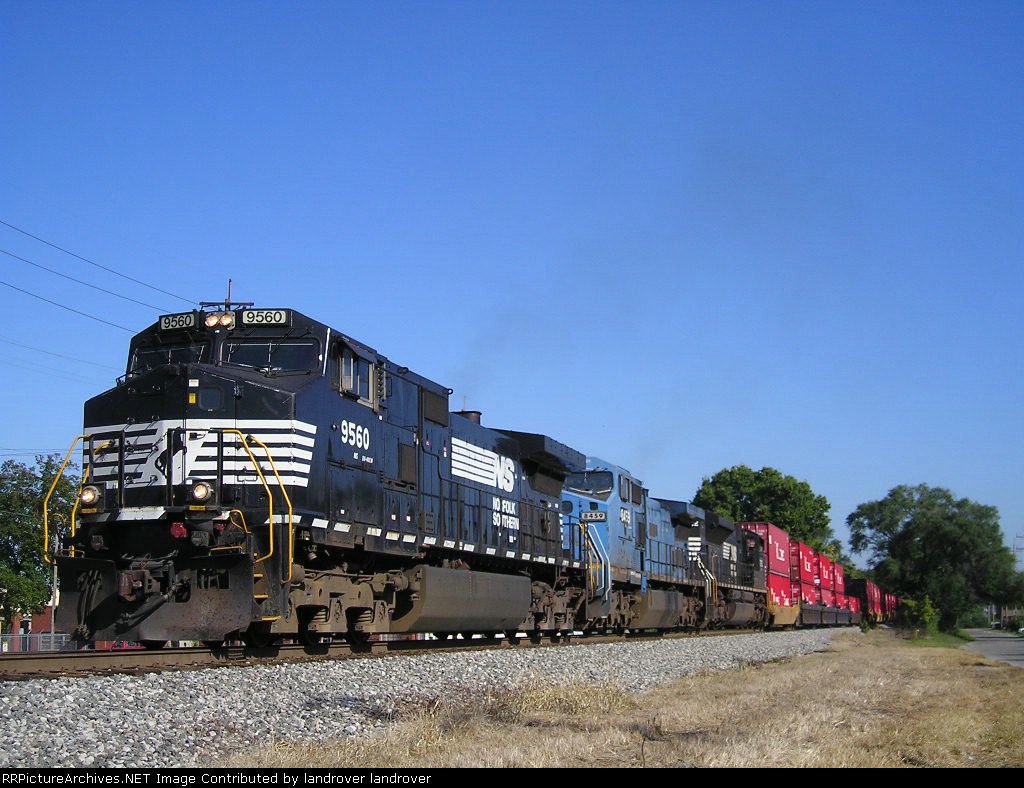 NS 9560 On NS 236 Eastbound